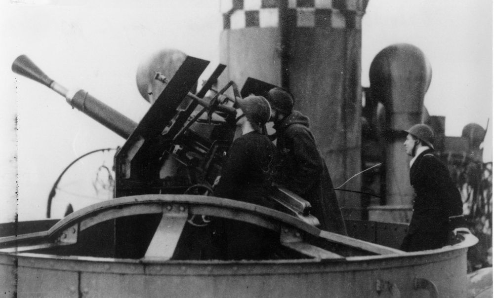 Naval Automatic guns: Vickers Maxim guns