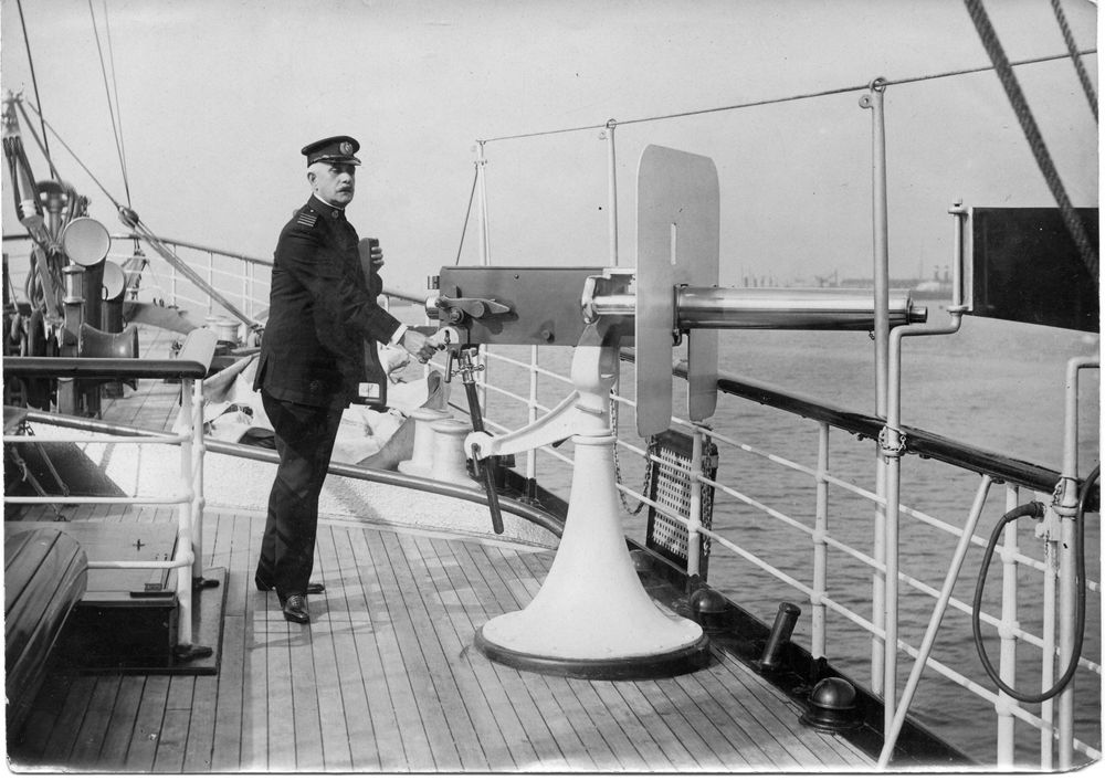 Naval Automatic guns: Vickers Maxim guns